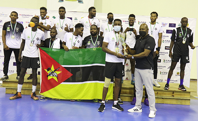 Académica vence no volei