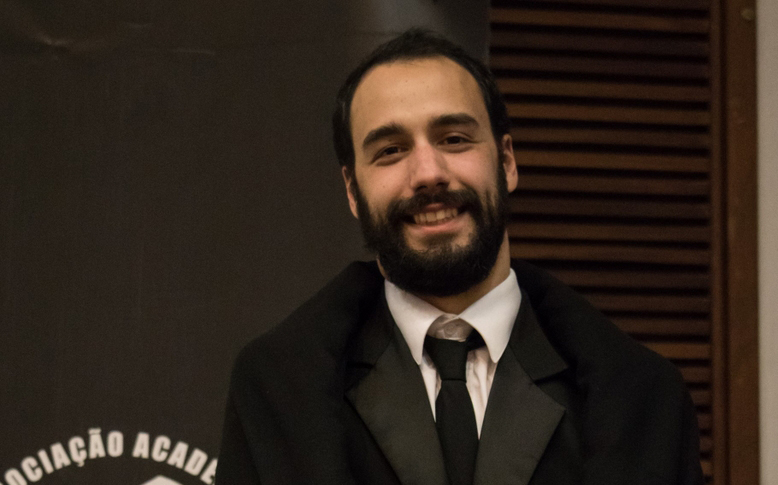 Henrique Gil toma posse para novo mandato